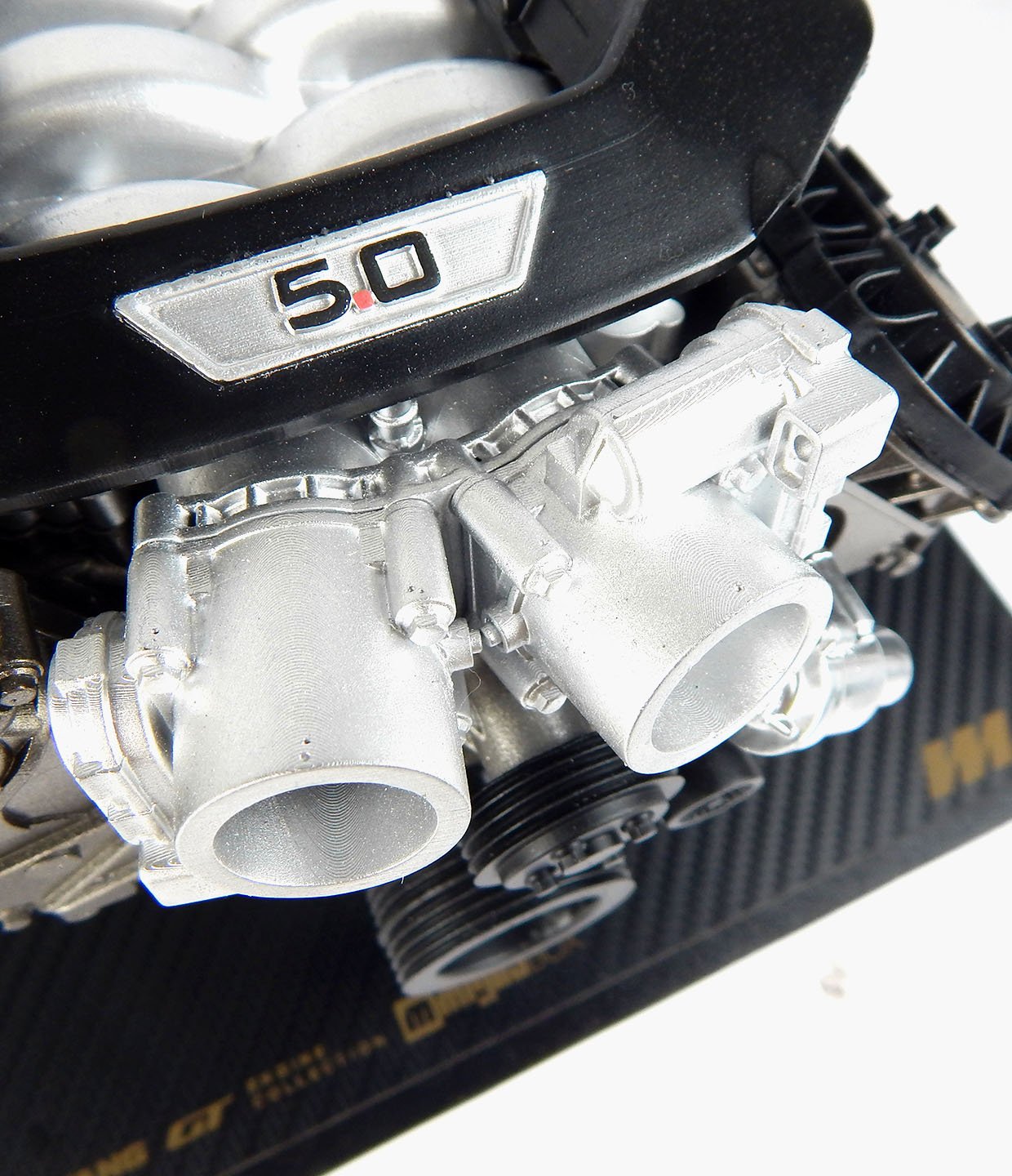 Miniatura Motor Ford Mustang GT Performance Escala 1:5 Com Expositor ...