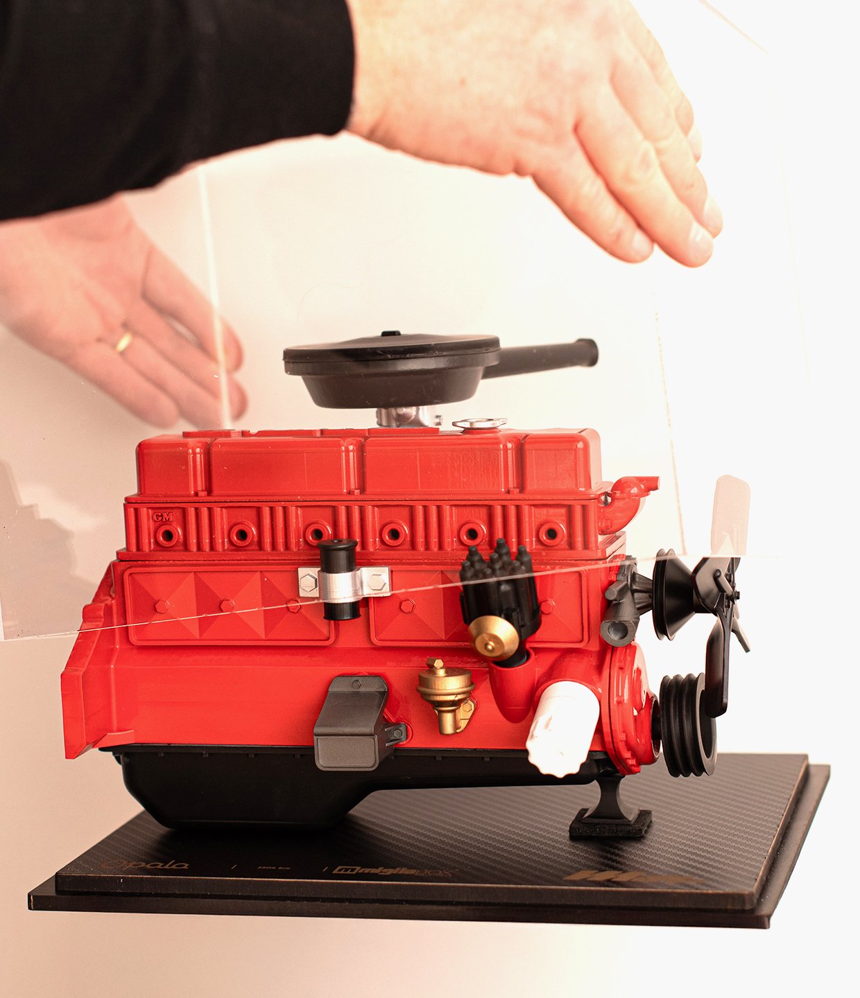Miniatura Motor 250S Opala Escala 1:3 Com Base e Número de Série Único ...