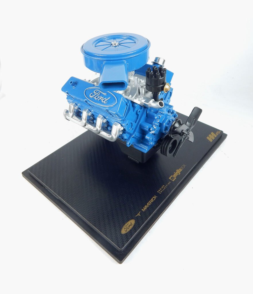Miniatura Motor Maverick V8 1:5 Com Expositor Acrílico – migliabox.com.br