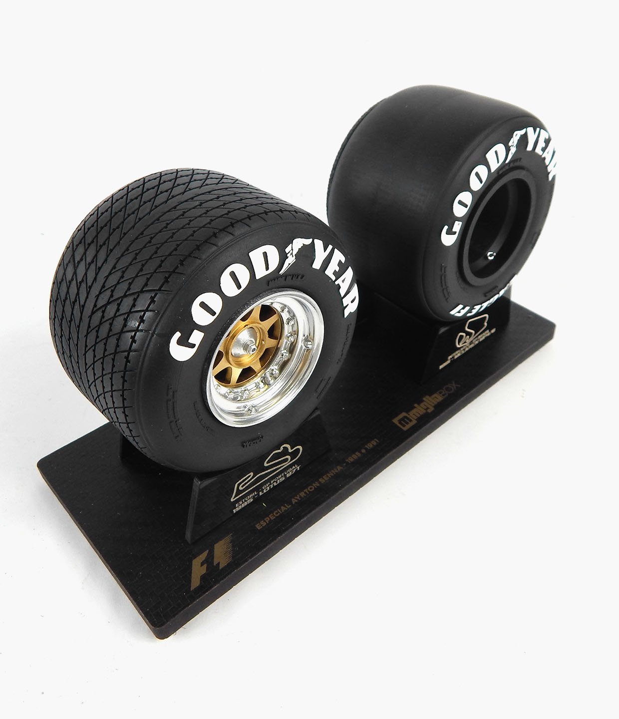 Kit F1 Especial Edição Senna Com Base 20cm – migliabox.com.br